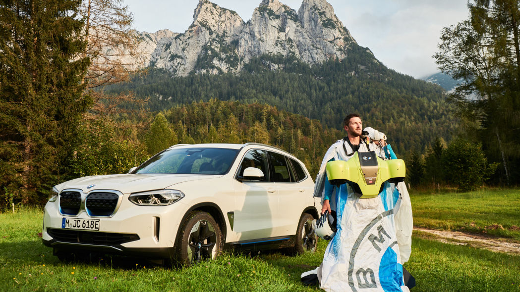 Watch BMW’s Electric Wingsuit or How to be a Flying Squirrel - Kboom